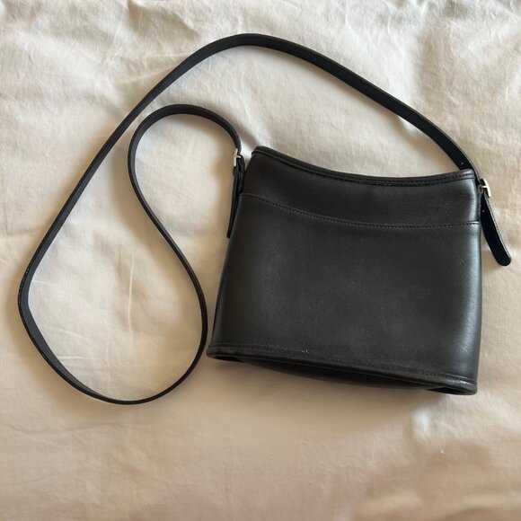 Coach | Bags | Vintage Coach Black Leather Barrel Bottom Crossbody Bag ...